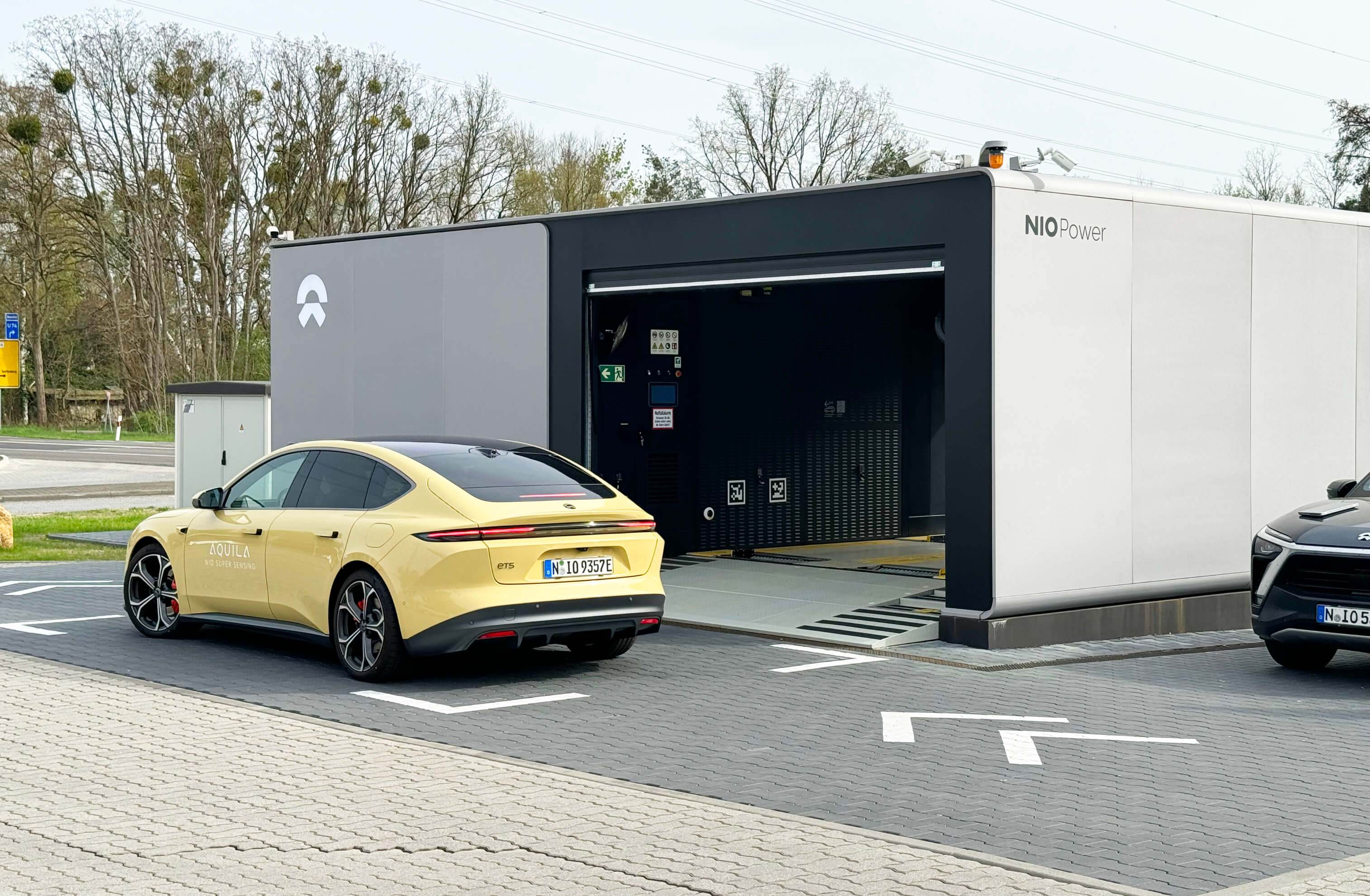 Battery Swap on the Highway: How Does the Battery Exchange Work in NIO ...